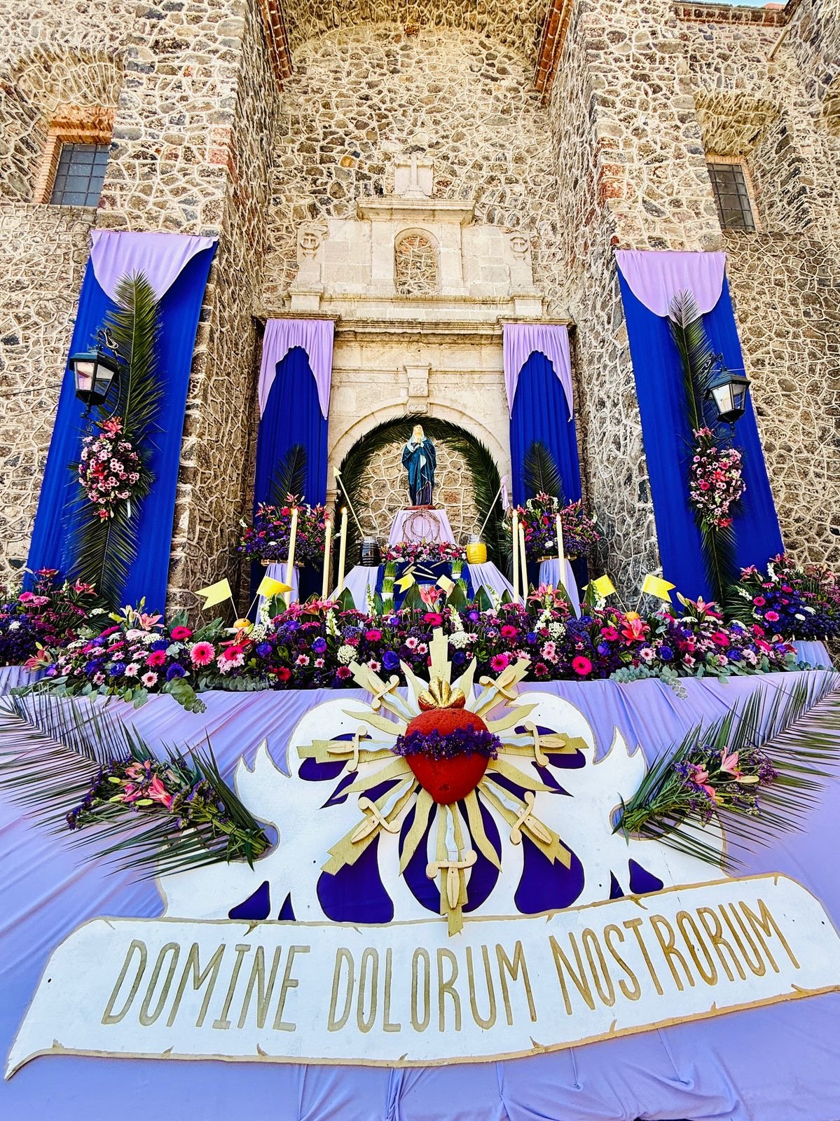 Colocan altar a la Virgen de Dolores en la Rinconada del Carmen ...